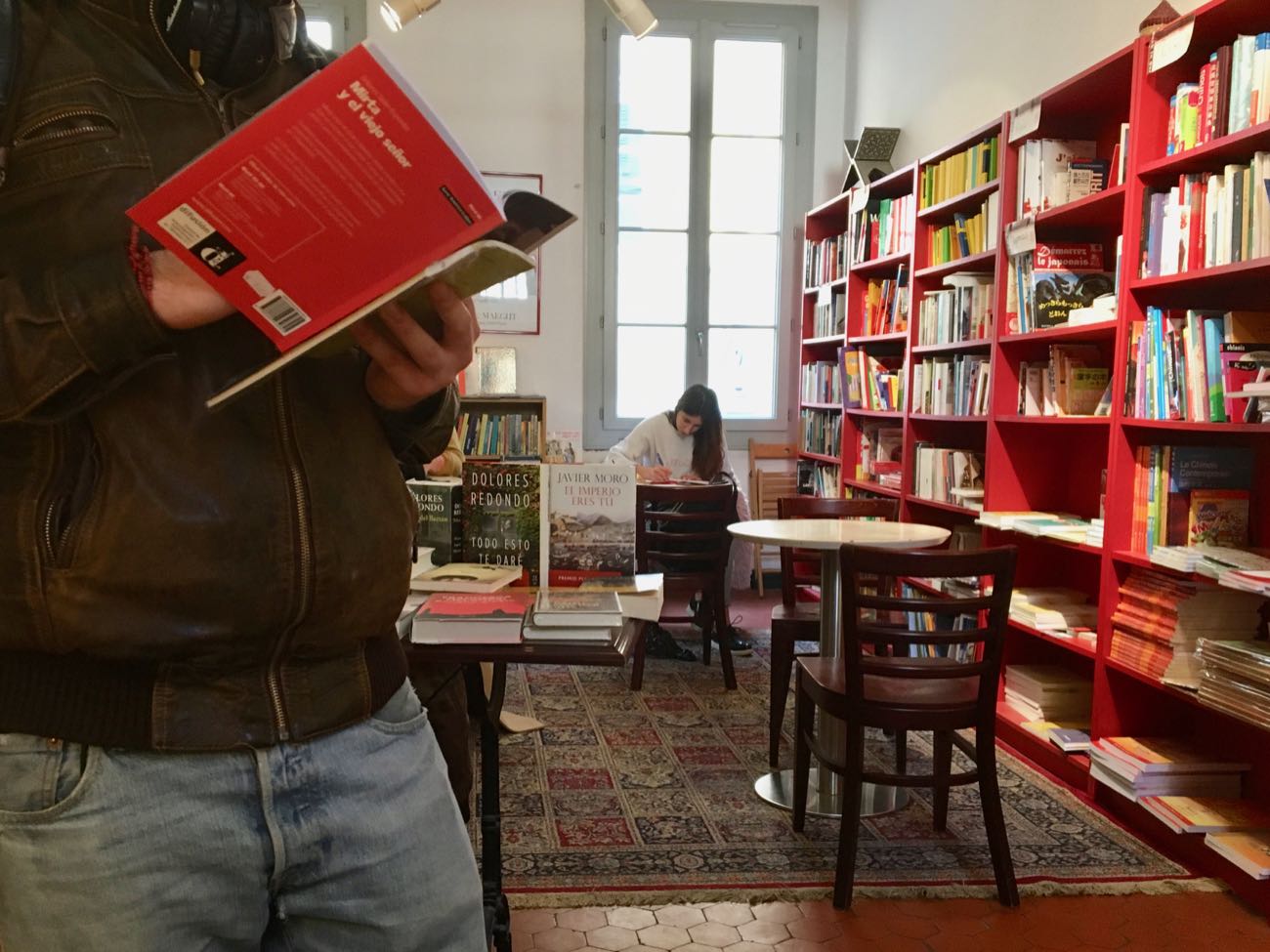 international bookshop Aix-en-Provence - Book In Bar - Love Spots